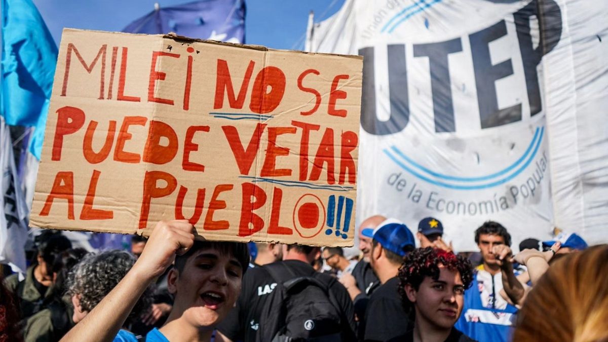 Movimientos sociales marchan para presionar a Milei con un bono de fin ...